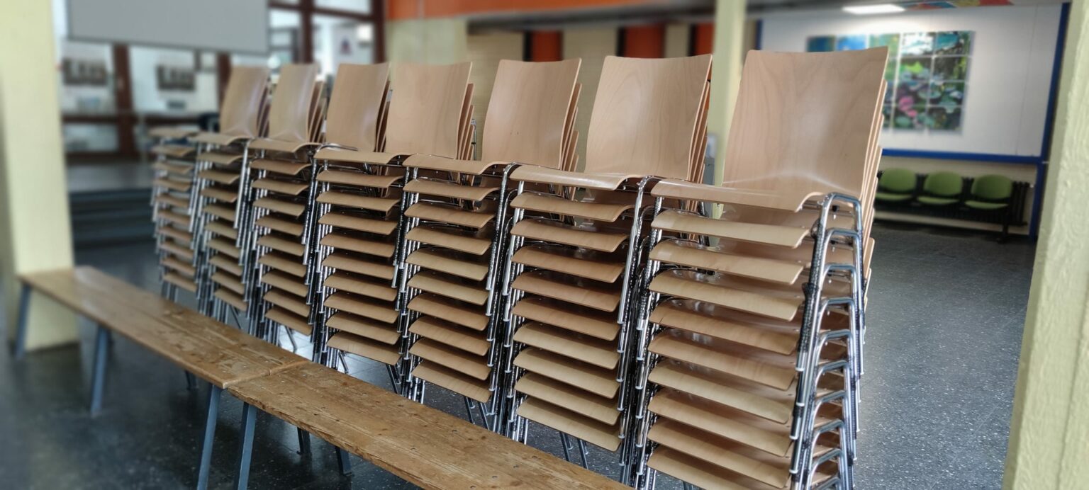 Neue Stühle für die Mensa! – Leinetalschulen